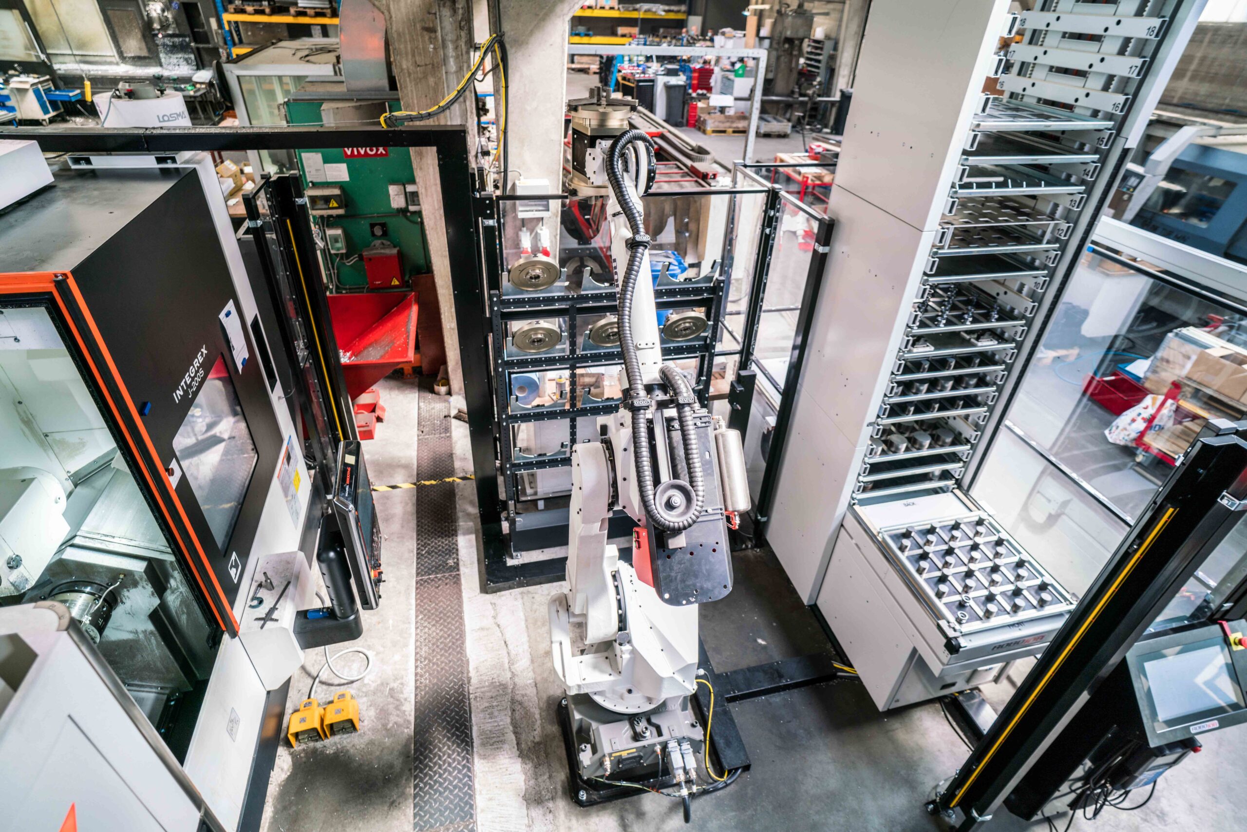 Robojob naar open house Mazak met Tower en AGV - Vraag & Aanbod