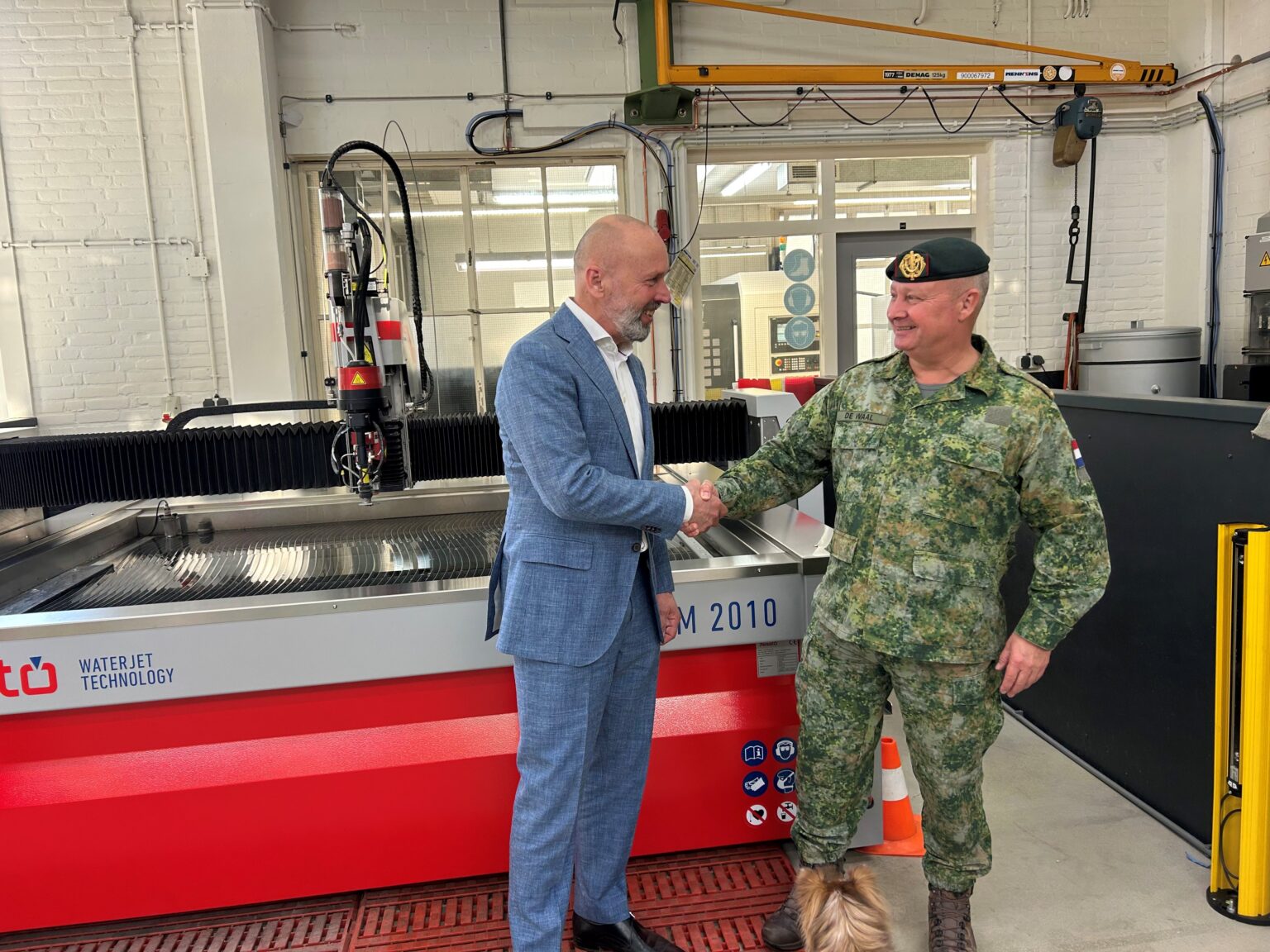 Waterstraalsnijder geeft luchtmacht meer grip op eigen productie